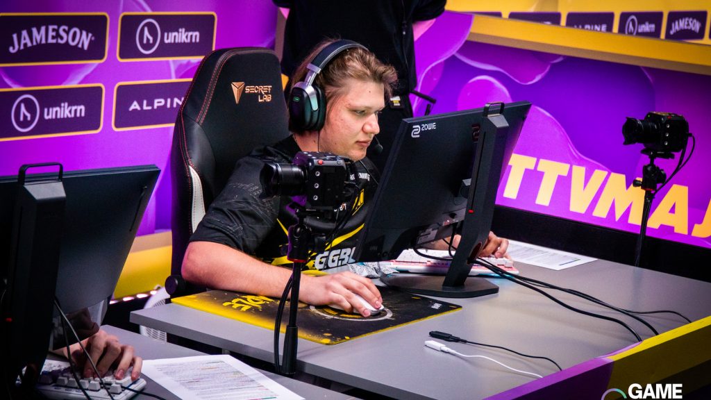 CS:GO: S1mple fica surpreso e elogia Imperial na BLAST Final