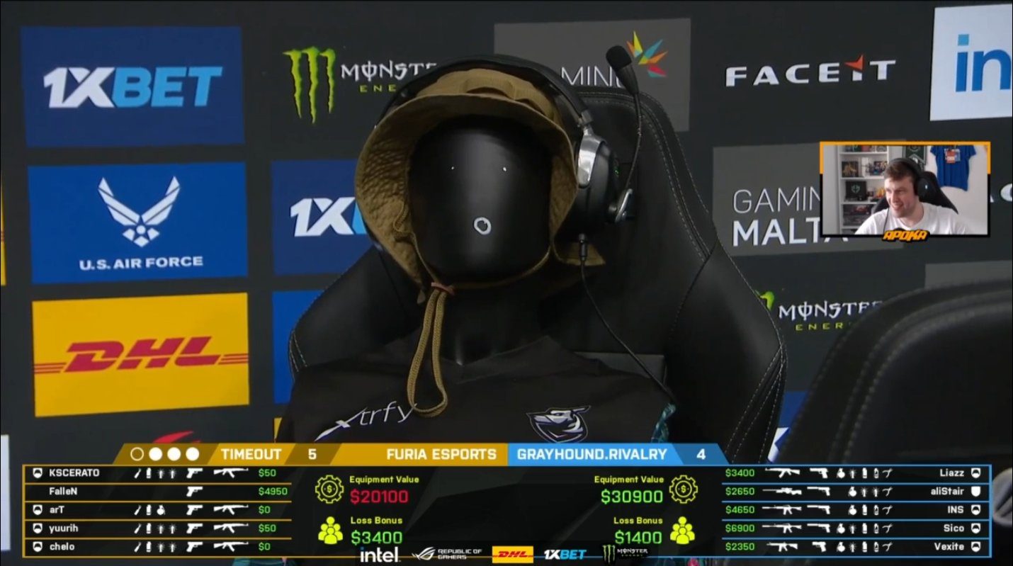 EPL S18: Grayhound coloca boneco no lugar do coach | Game Arena