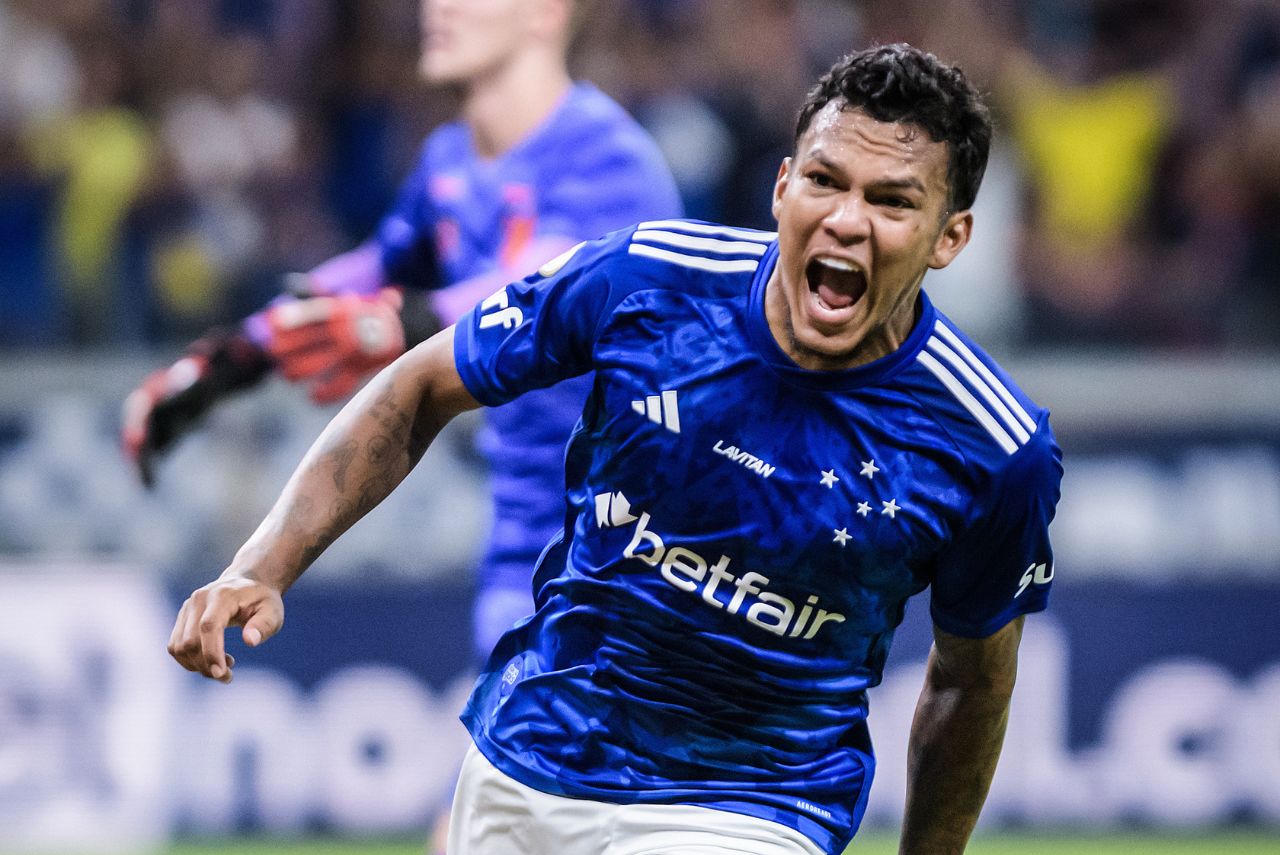 Cruzeiro vence o Athletico-PR e encosta no G4 do Brasileirão | Game Arena