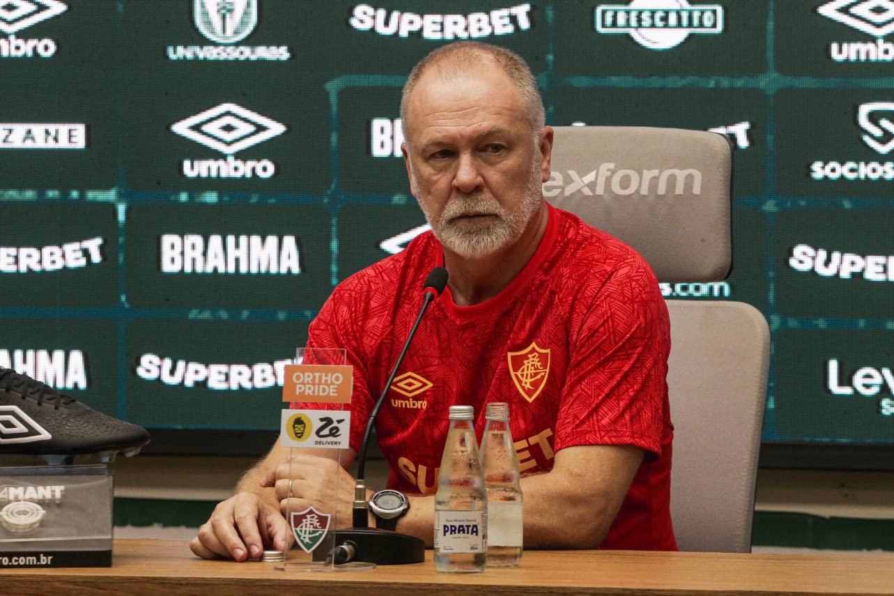 Mano Menezes fala sobre estilo de jogo "mais direto" em sua ...