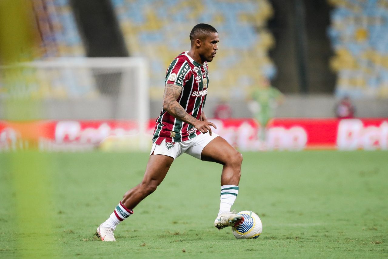 Douglas Costa deve assinar rescisão com o Fluminense nesta terça-feira ...