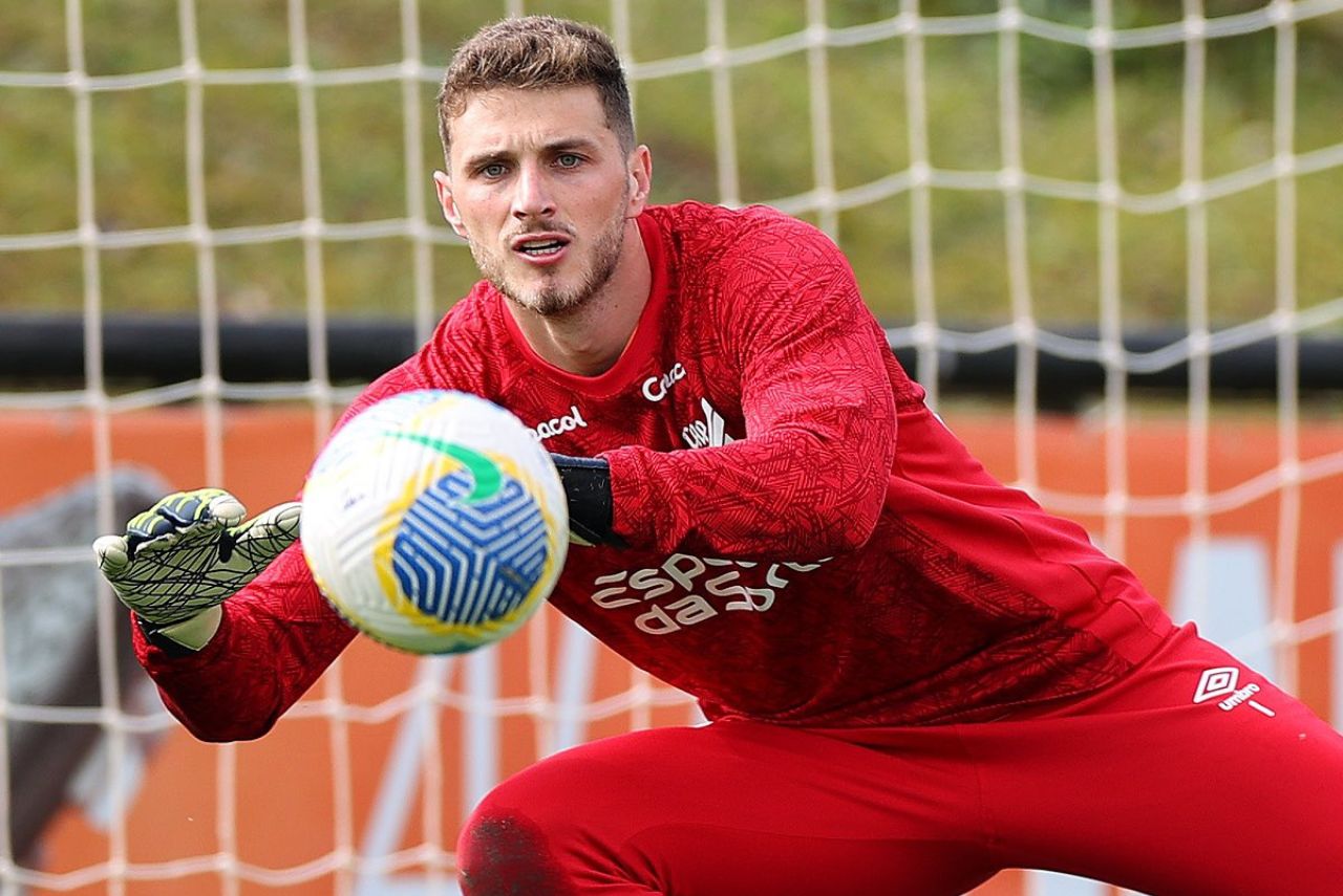 Bento é vendido ao Al-Nassr como o goleiro mais caro da história do ...