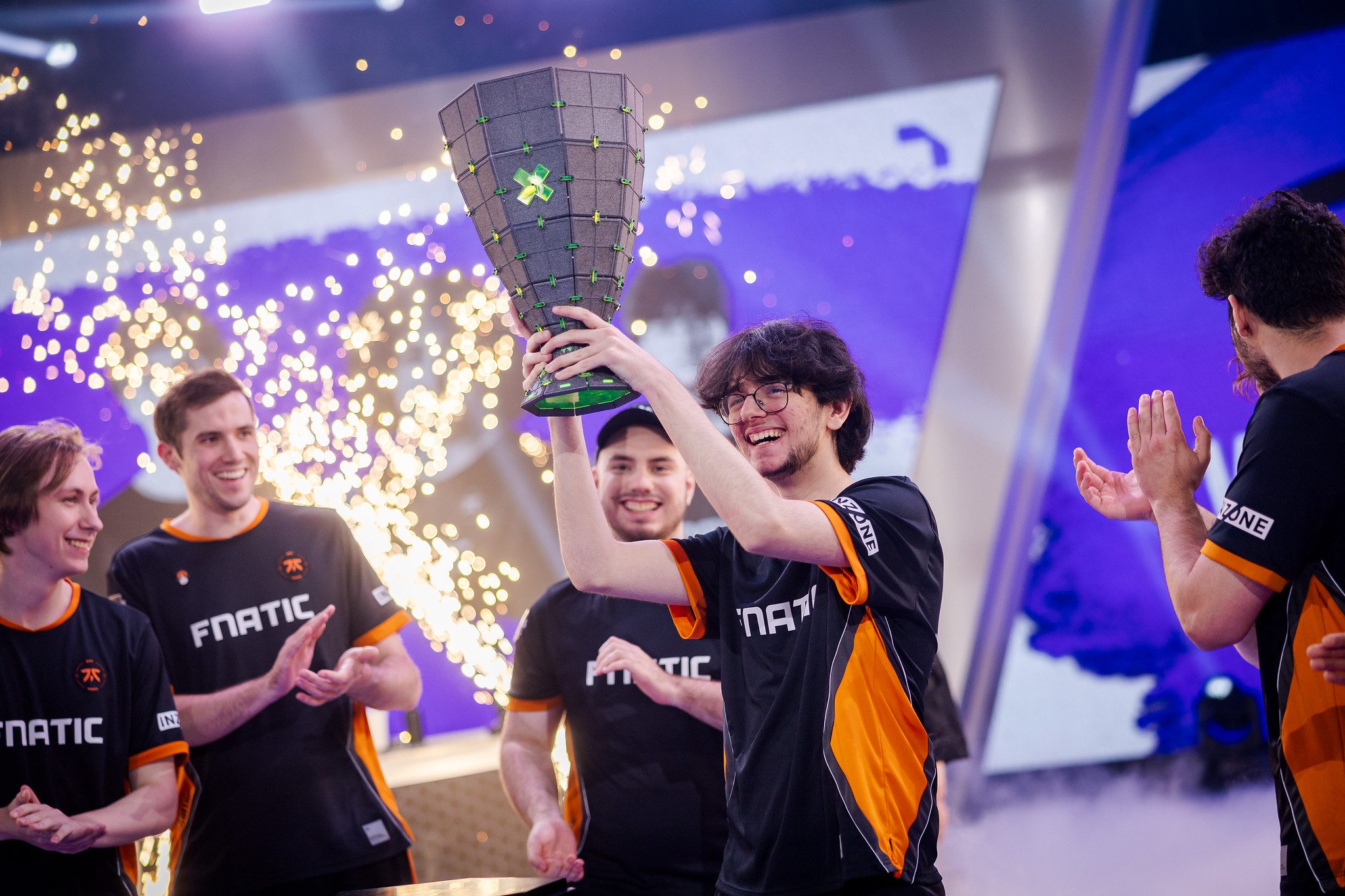 "Decisão do manager", diz treinador da FNATIC sobre futuro de Hiro ...