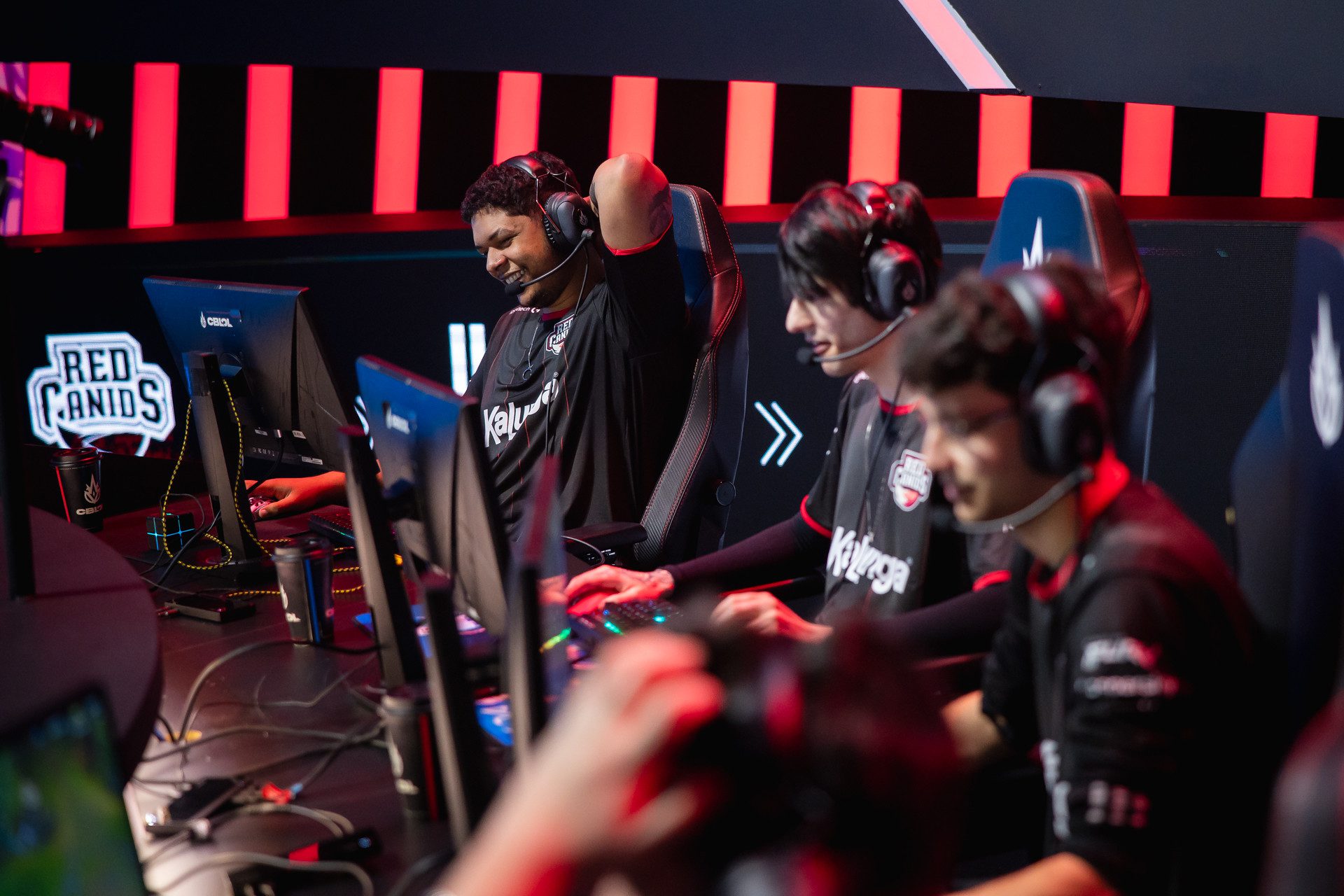 LoL: com brilho de fNb, RED Canids avança para semifinal | Game Arena