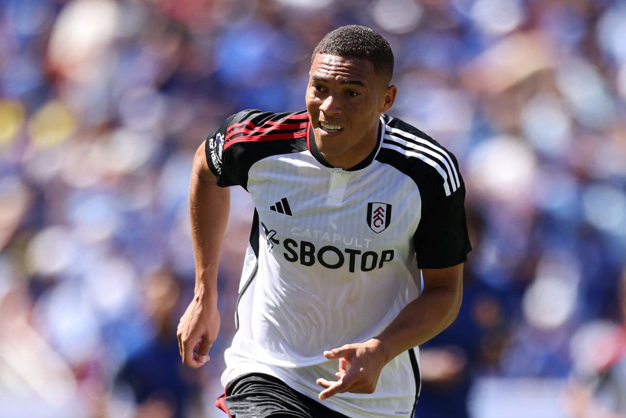 Bragantino acerta contratação de Carlos Vinícius, atacante do Fulham ...