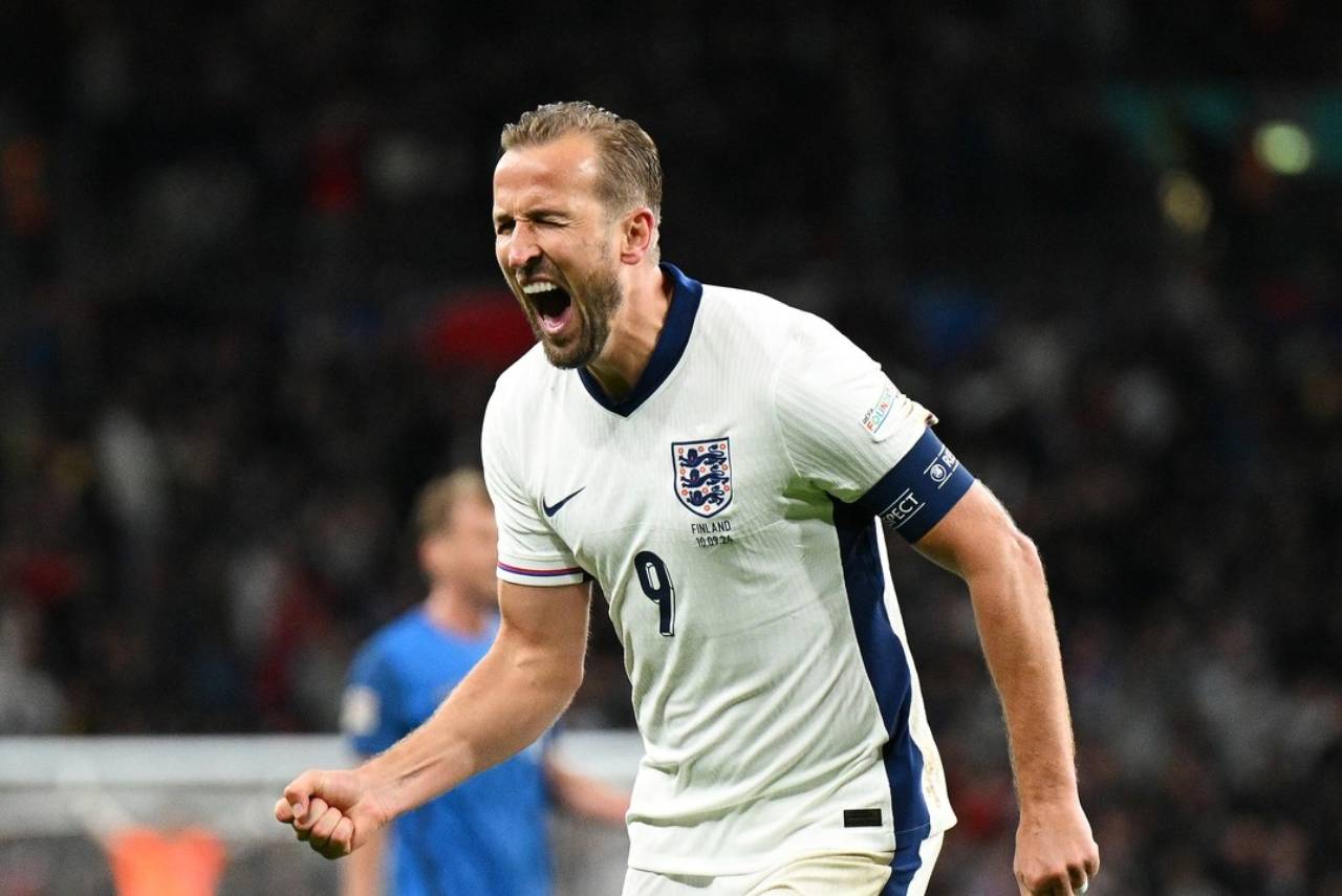 Kane marca 2 gols na vitória sobre a Finlândia em seu 100º jogo pela ...
