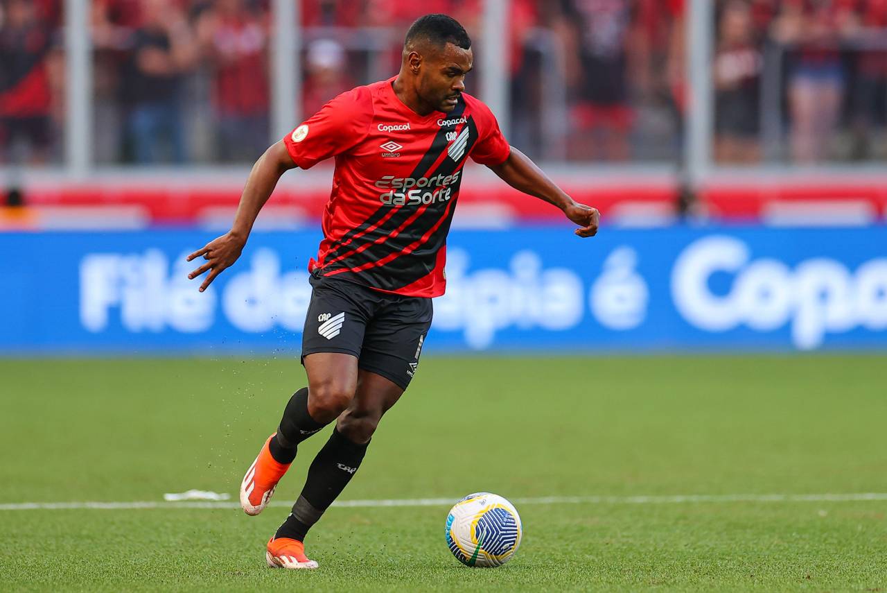 Nikão confirma afastamento e diz que técnico citou "falta de ...