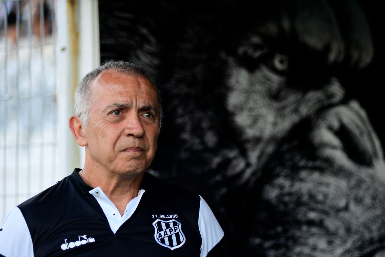 Série B chega a 28 trocas de técnicos após a saída de Nelsinho Baptista ...