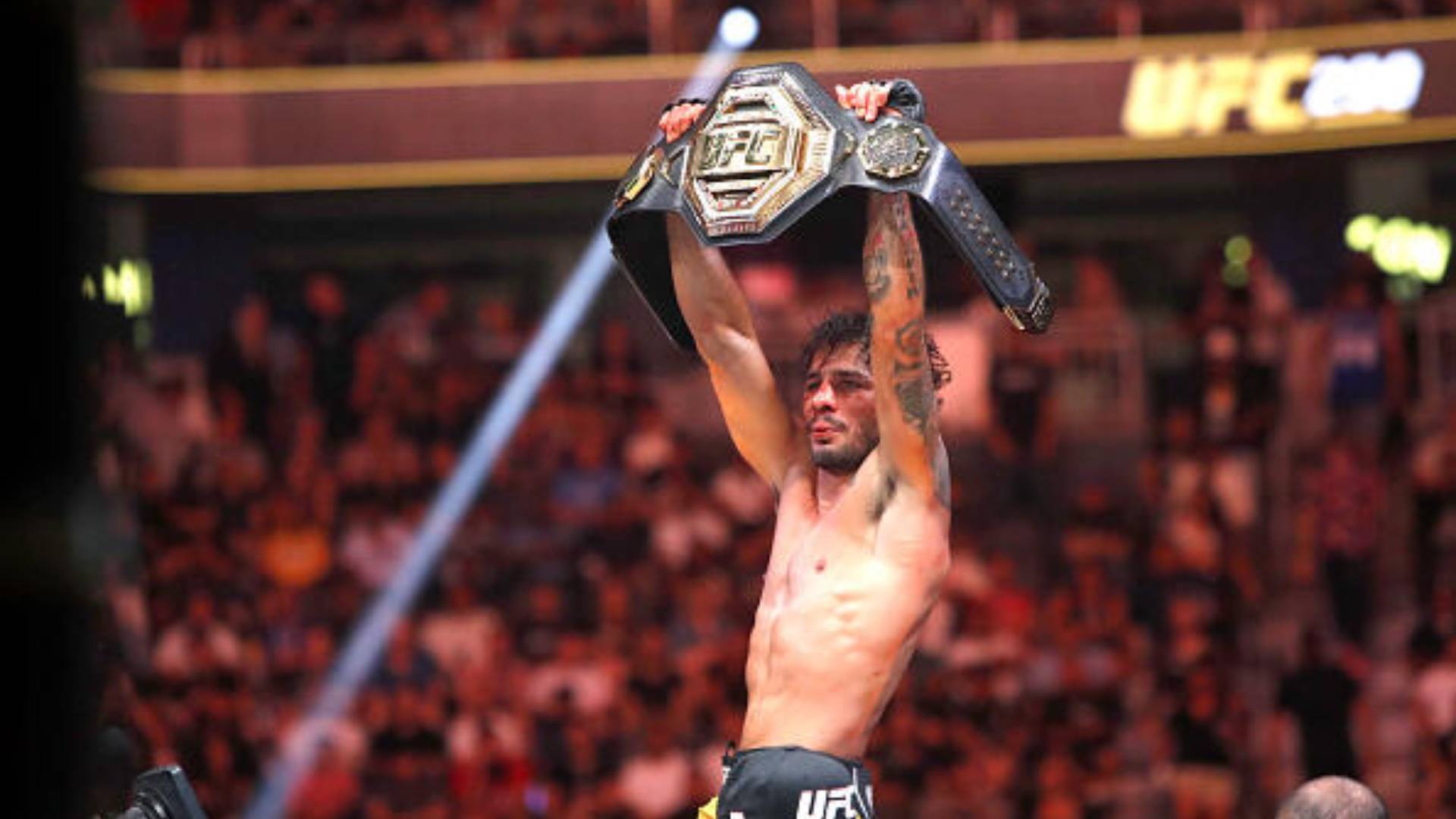 Quem é Alexandre Pantoja, brasileiro que vai defender o cinturão do ...