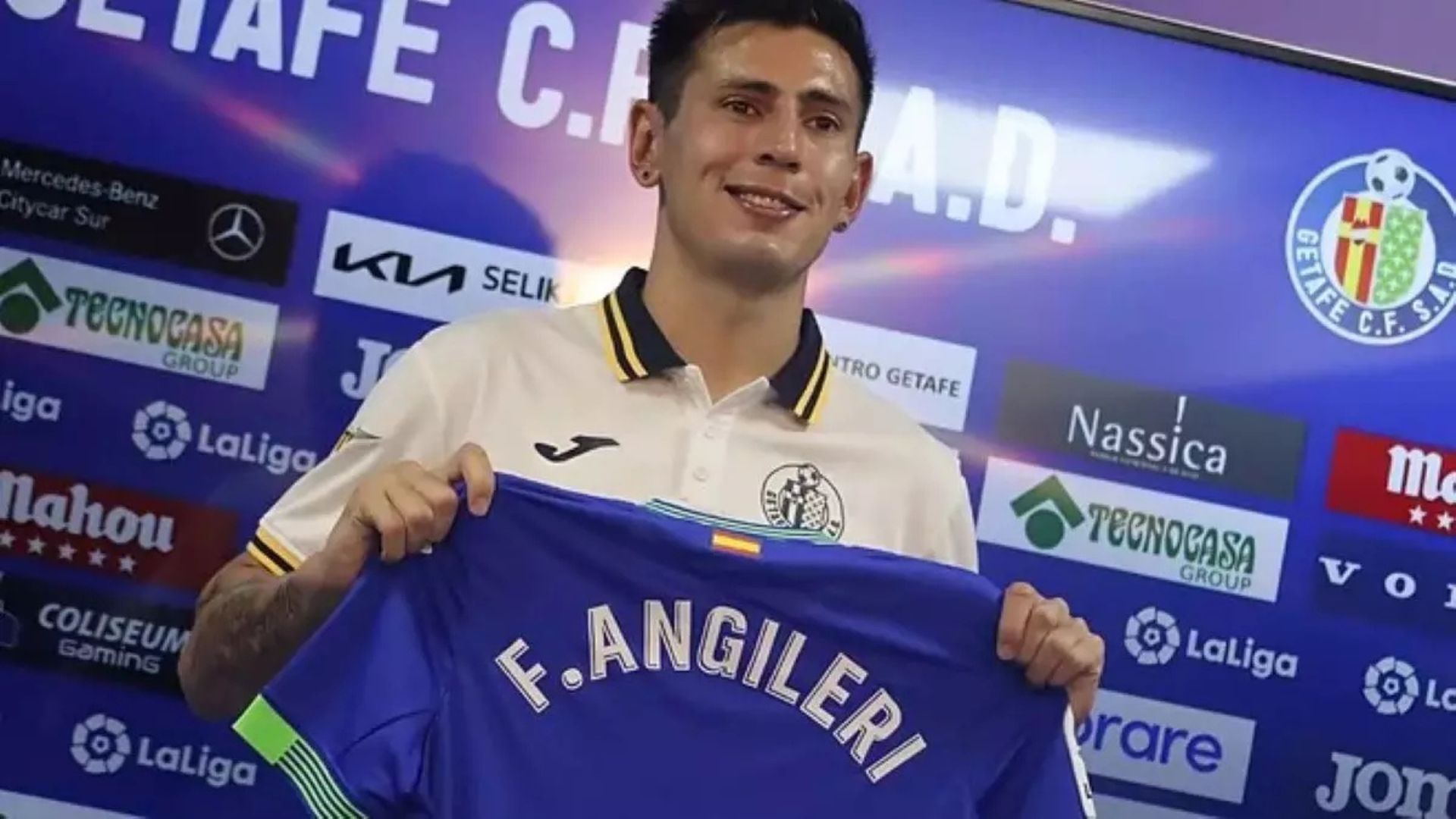 Corinthians encaminha contratação de Fabrizio Angileri, lateral ...