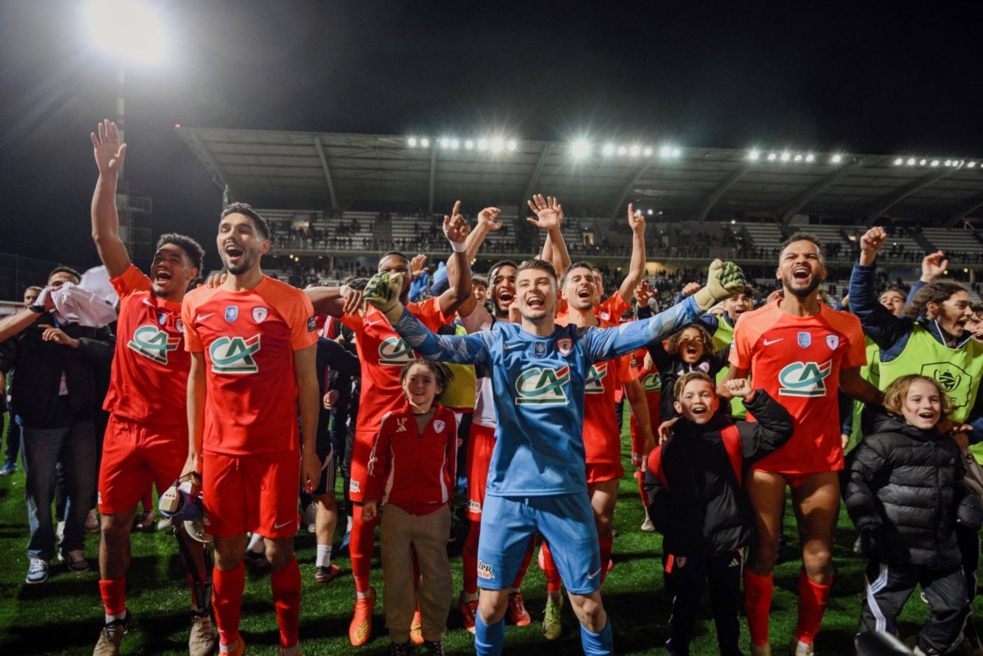 Cannes, da 4ª divisão, avança às semifinais da Copa da França | Game Arena