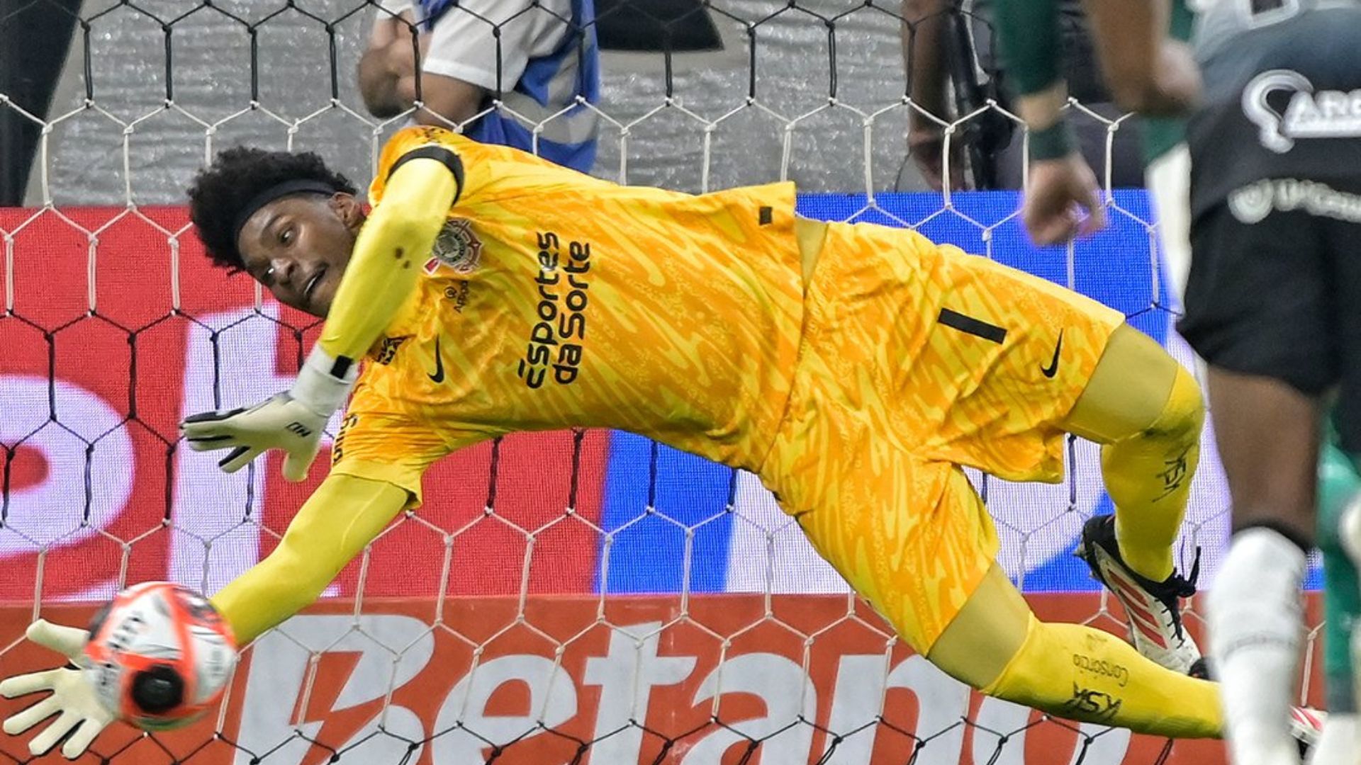 Com Hugo Souza herói, Corinthians vence Palmeiras no agregado e é ...