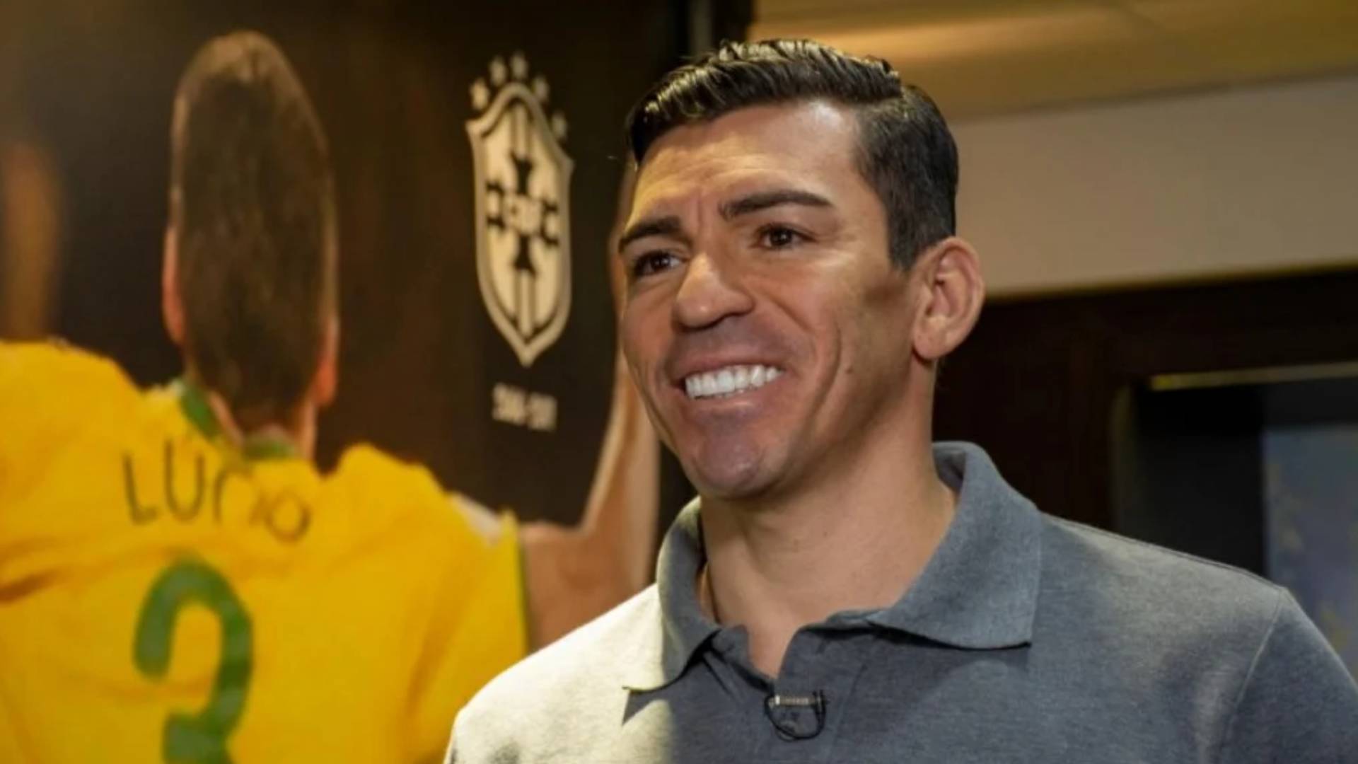 Ex-zagueiro Lúcio, campeão do mundo com a Seleção Brasileira, é ...