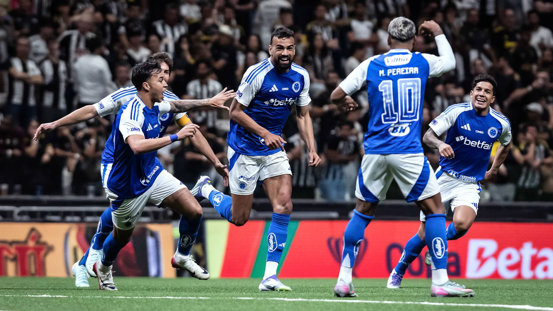 Cruzeiro vence Atlético-MG na Arena MRV e abre boa vantagem na Copa do ...