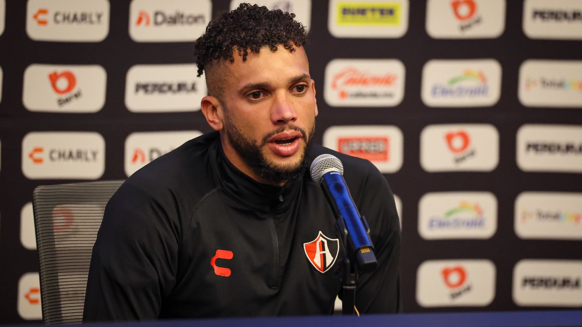 Santos negocia contratação por empréstimo de Matheus Dória, zagueiro do ...